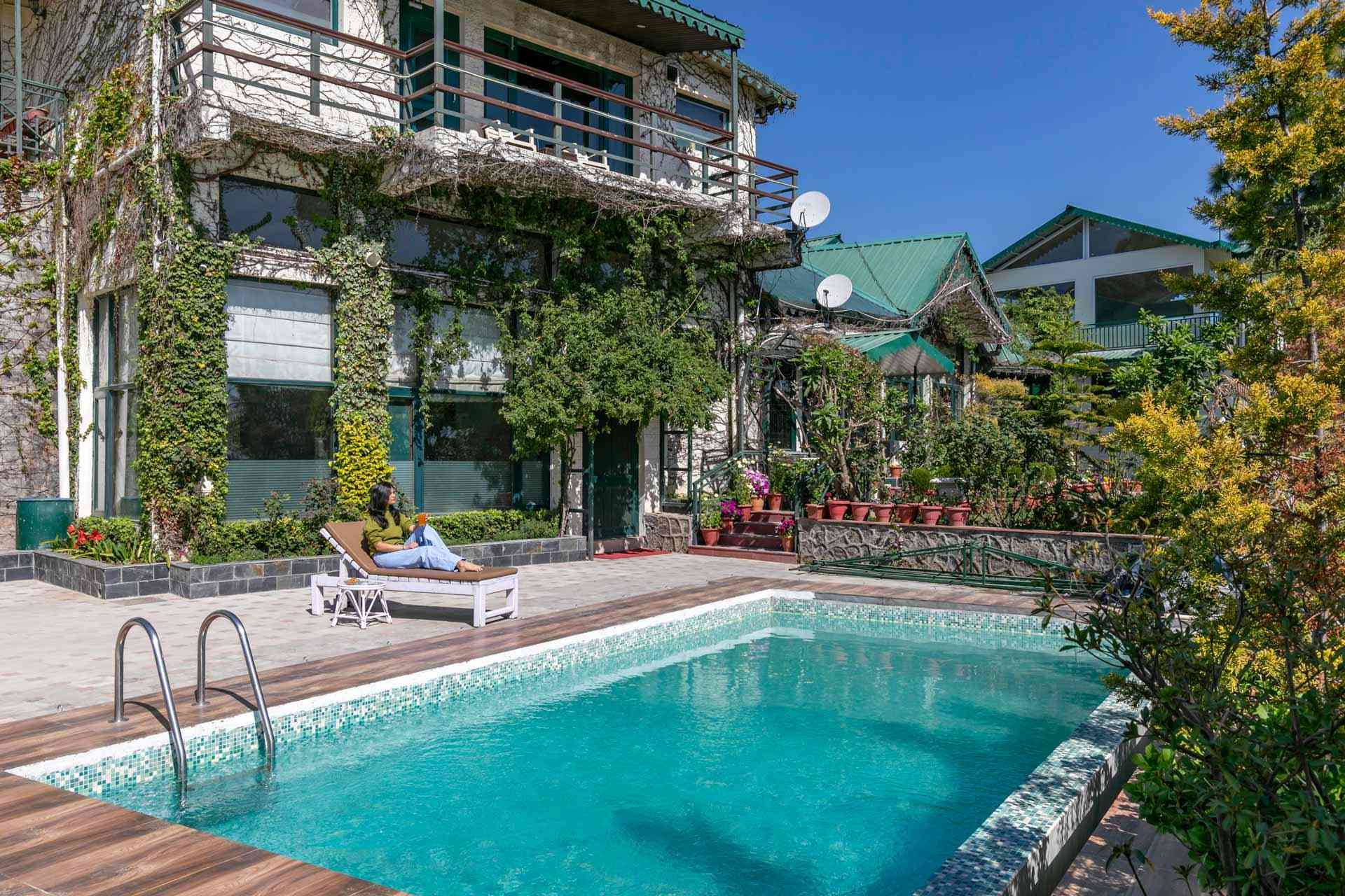 Book Your Luxurious Stay @ 2 Rooms @ Villa Mountain Crest w/ Outdoor ...
