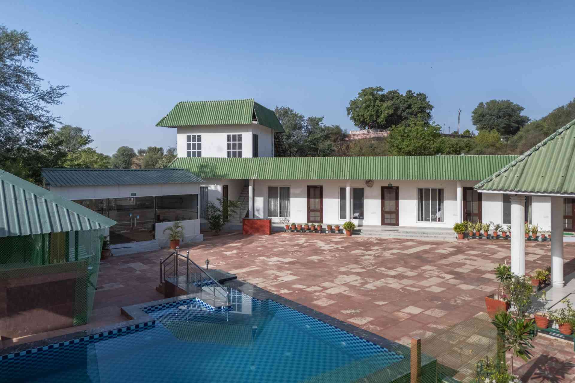 Book Your Luxurious Stay @ Golden Cove In Jaipur from StayVista