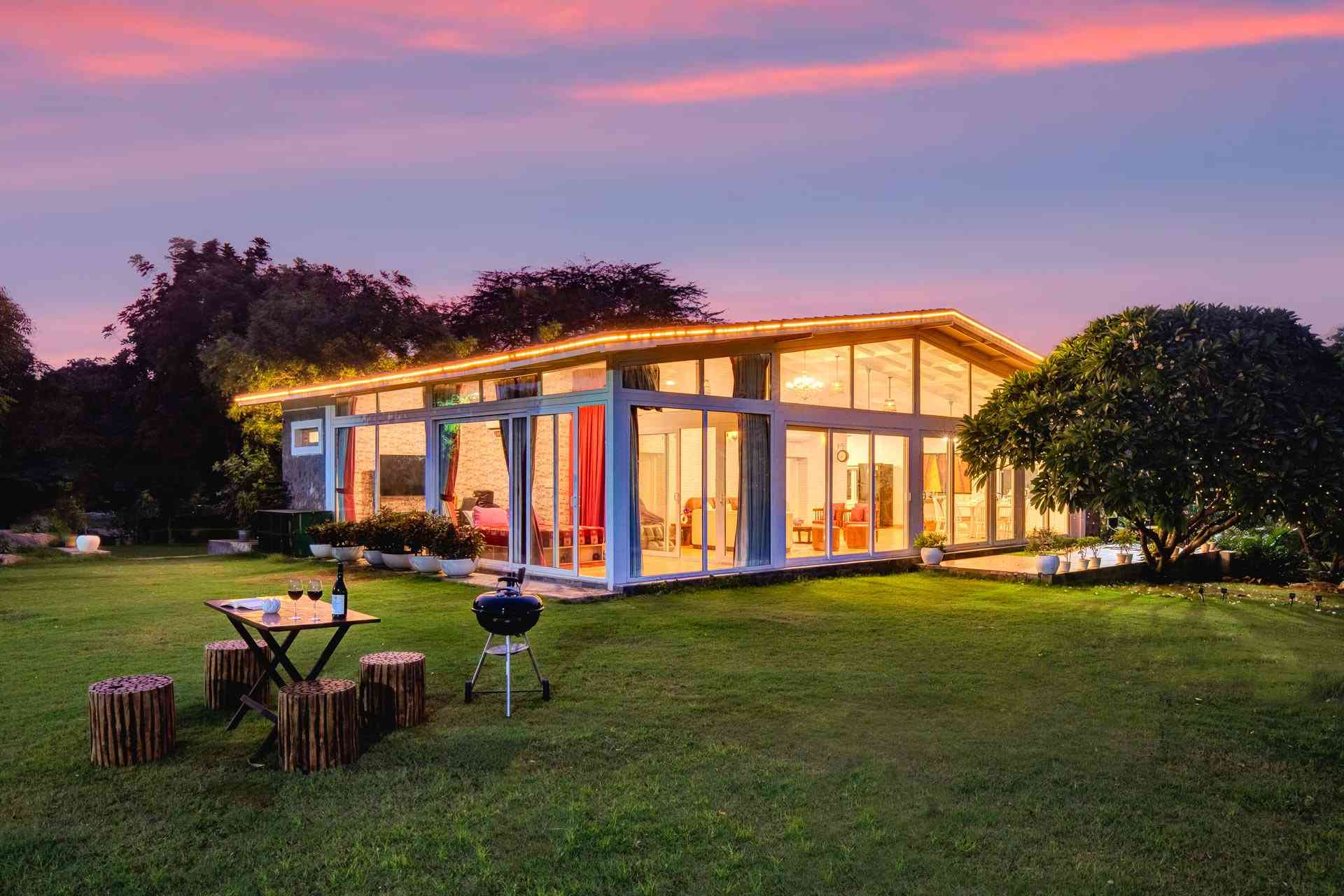 Book Your Luxurious Stay @ Idyllic Farmhouse - A Glasshouse w/ Outdoor ...