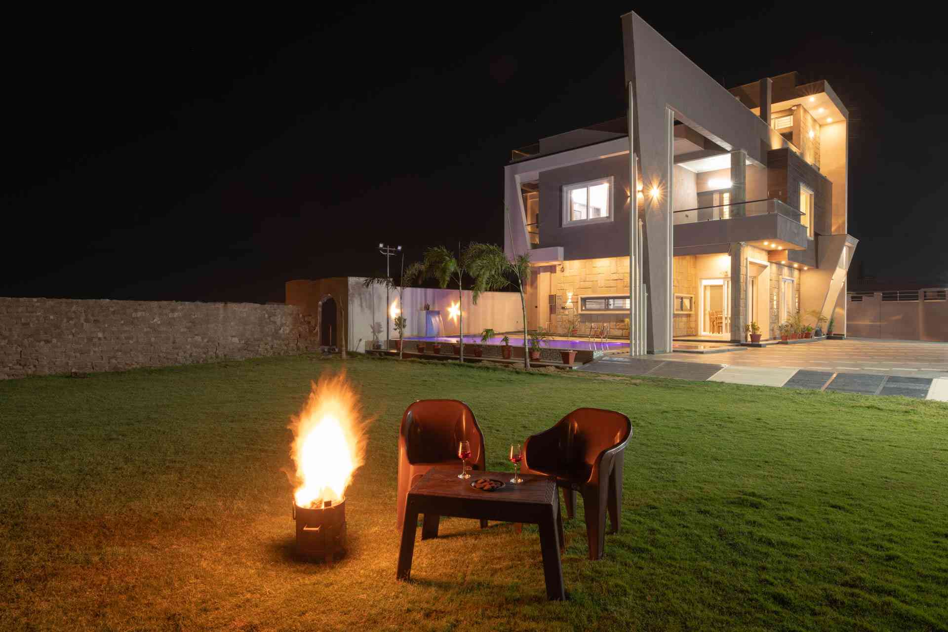 Book Your Luxurious Stay @ Pinkal Farms In Jaipur from StayVista