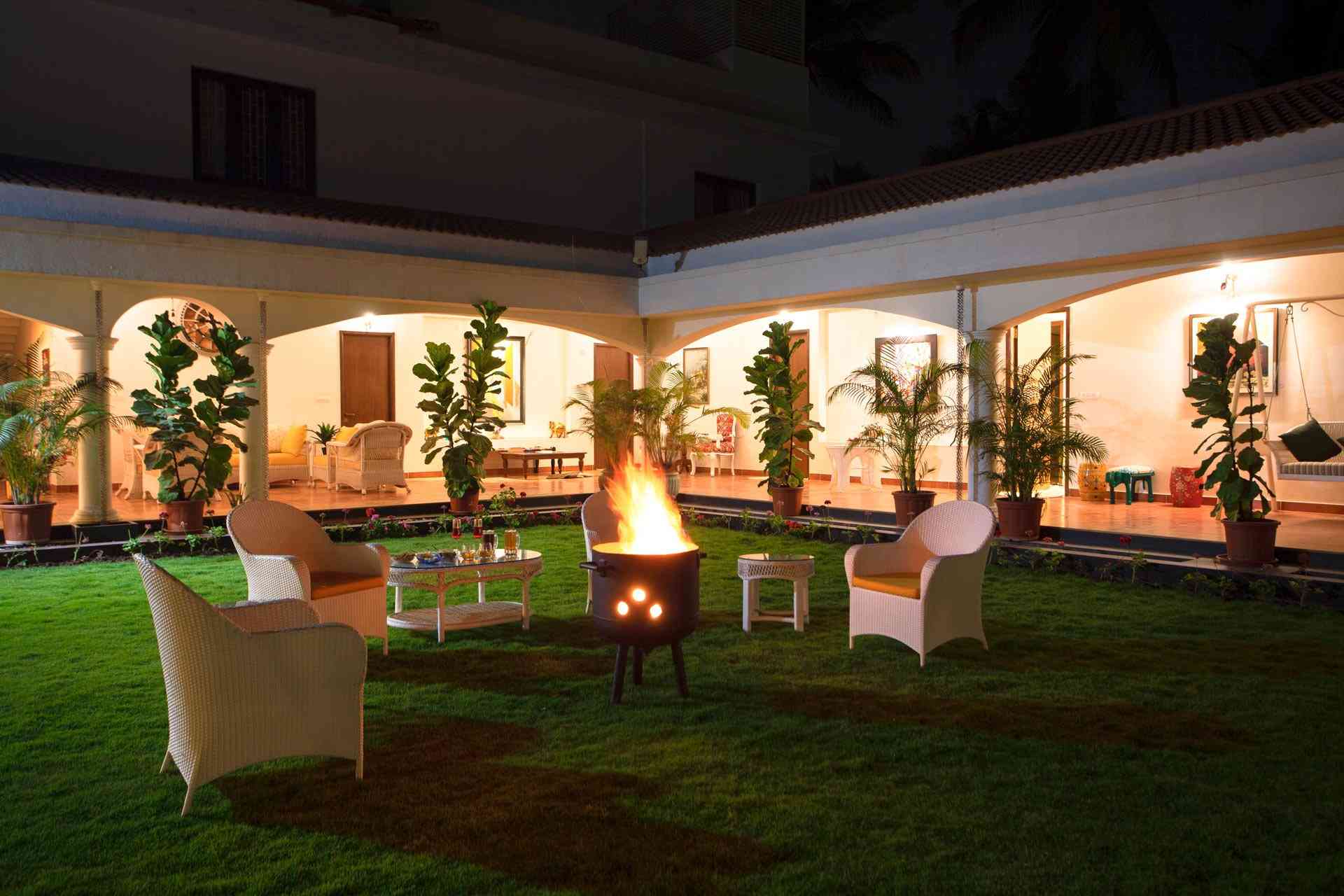 Book Your Luxurious Stay @ Silver Oak Farm In Bangalore from StayVista