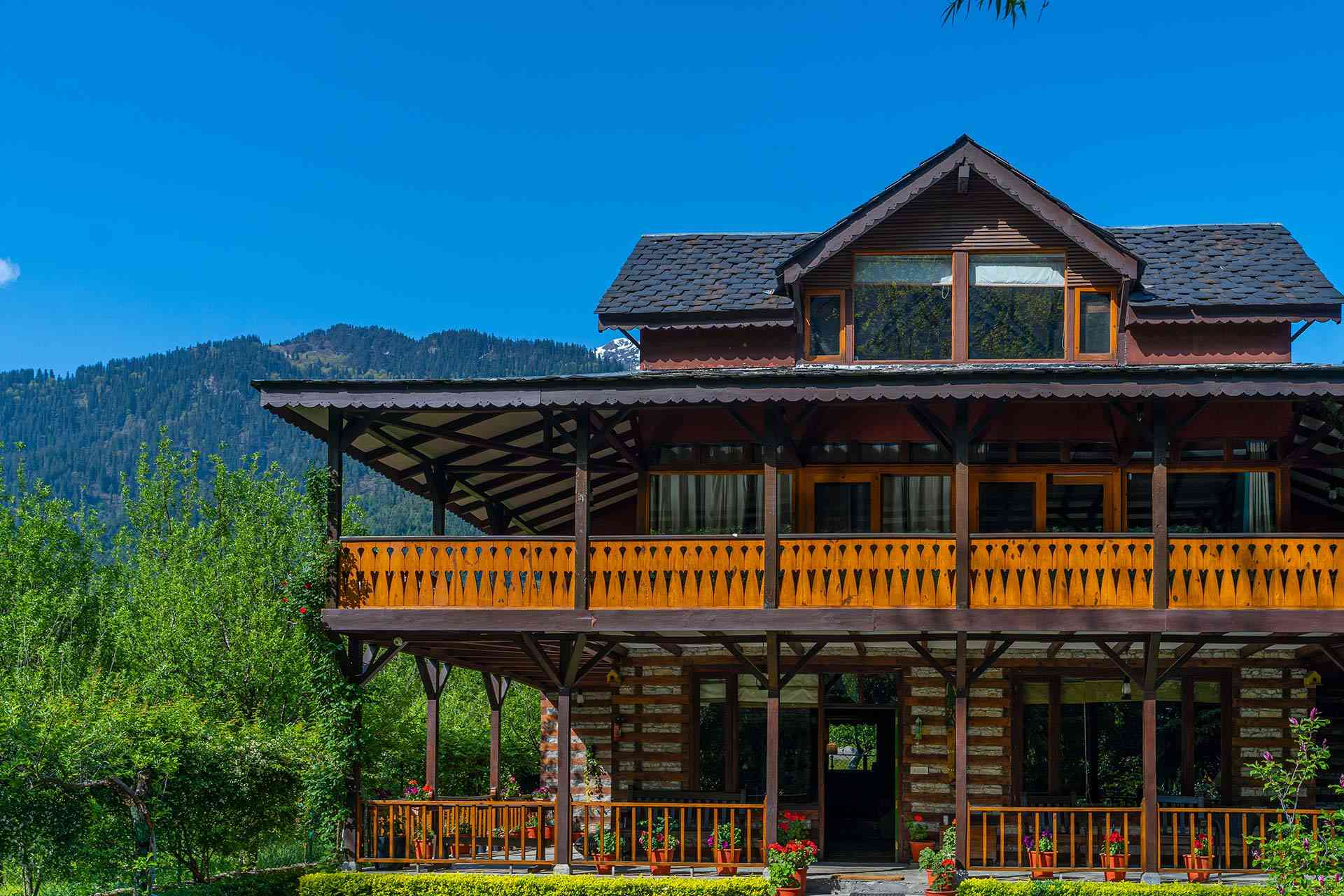 Book Your Luxurious Stay @ The Kathguni House In Manali, Himachal ...