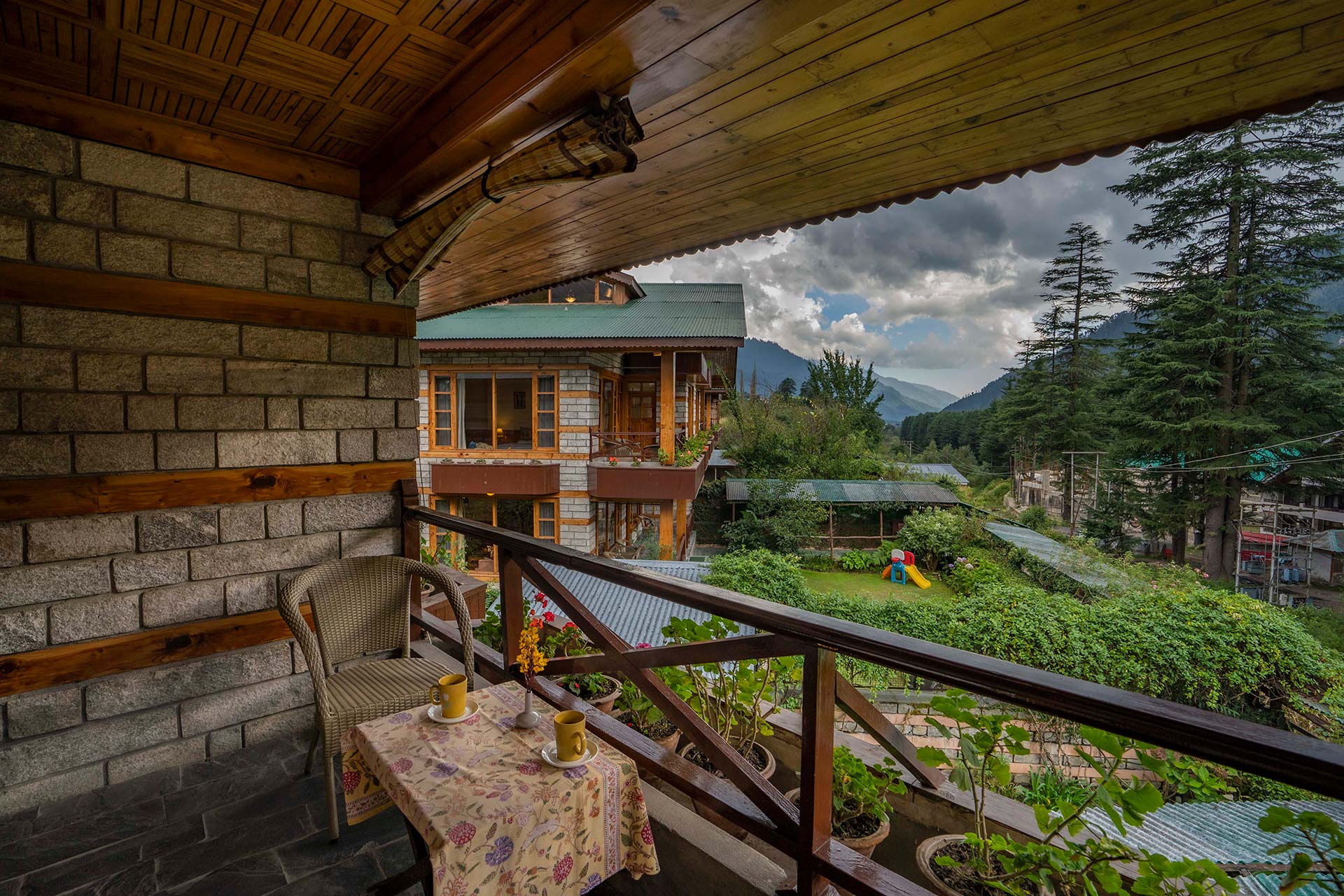 Book Your Luxurious Stay @ Dharma @ Himalayan Retreat In Manali ...